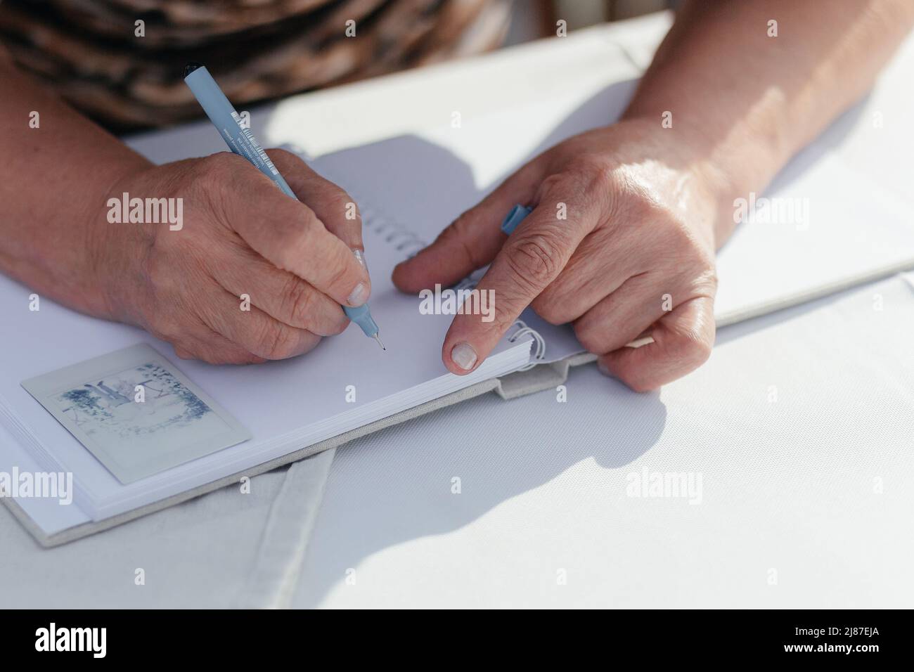 Old age letter writing hand hi-res stock photography and images - Alamy