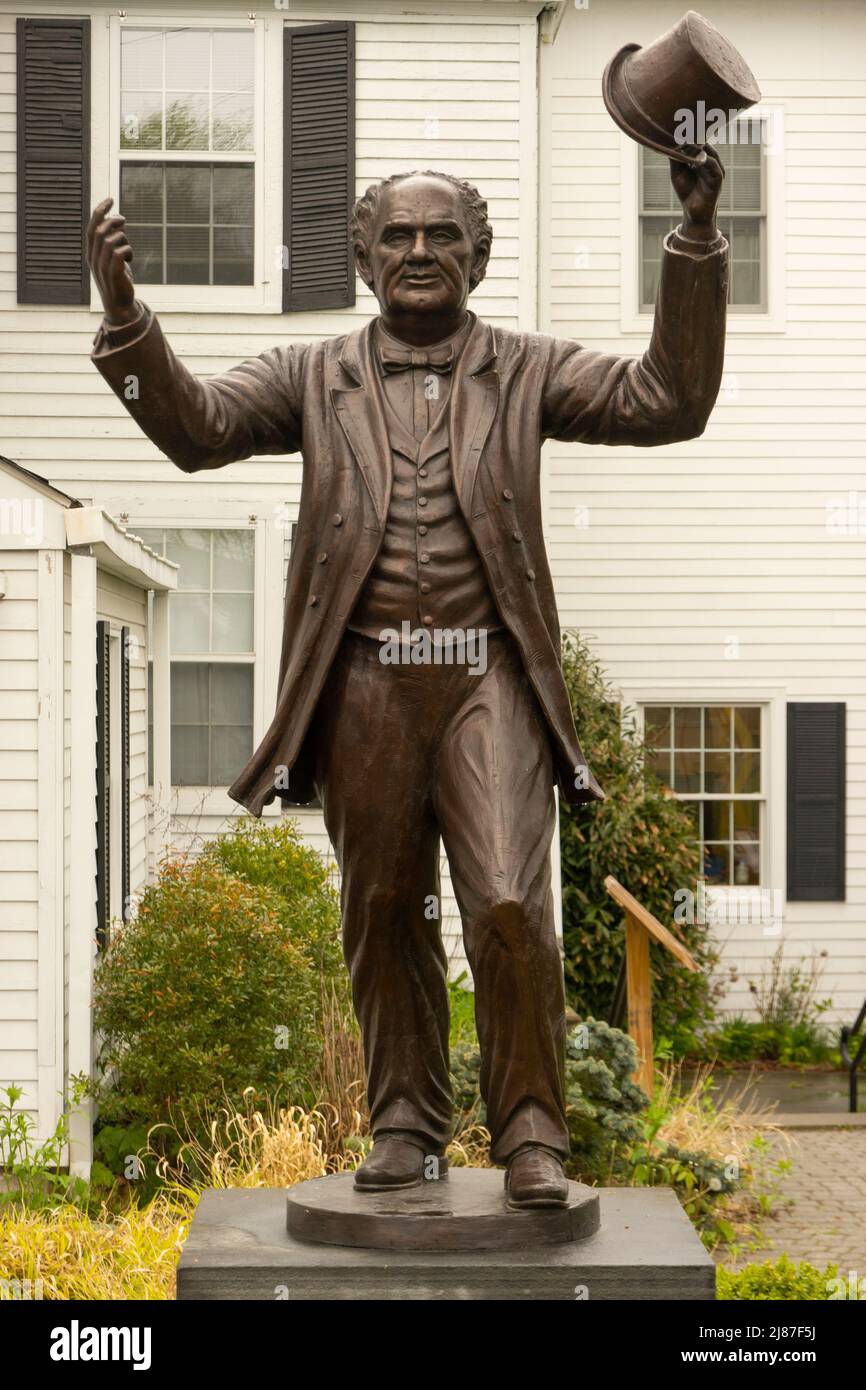 P T Barnum statue in Bethel CT Stock Photo - Alamy