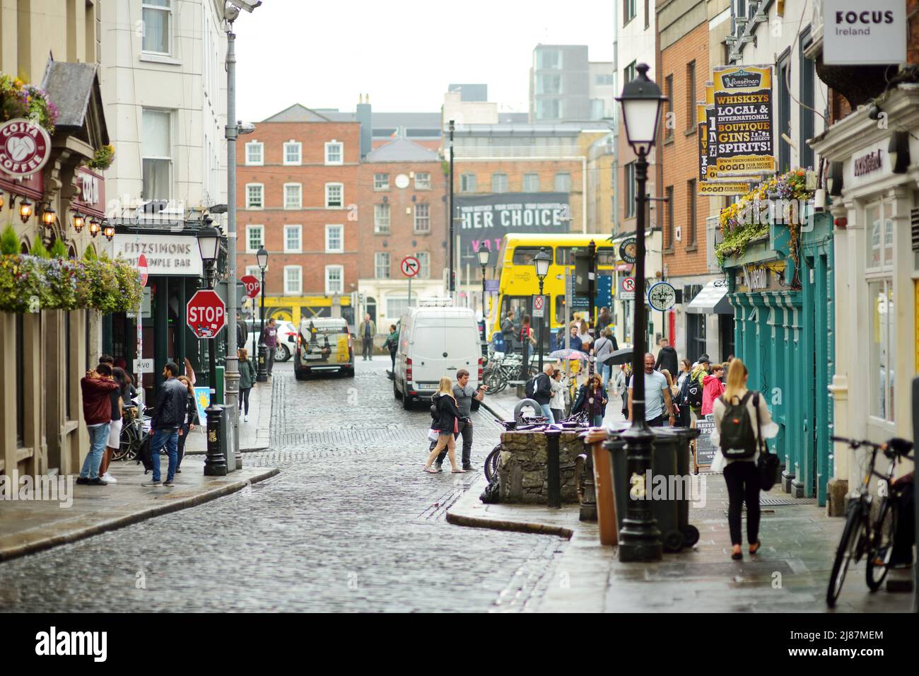 DUBLIN, IRELAND - MAY 2018: Everyday busy life of tourists and ...