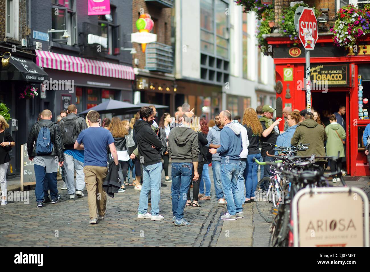 DUBLIN, IRELAND - MAY 2018: Everyday busy life of tourists and ...
