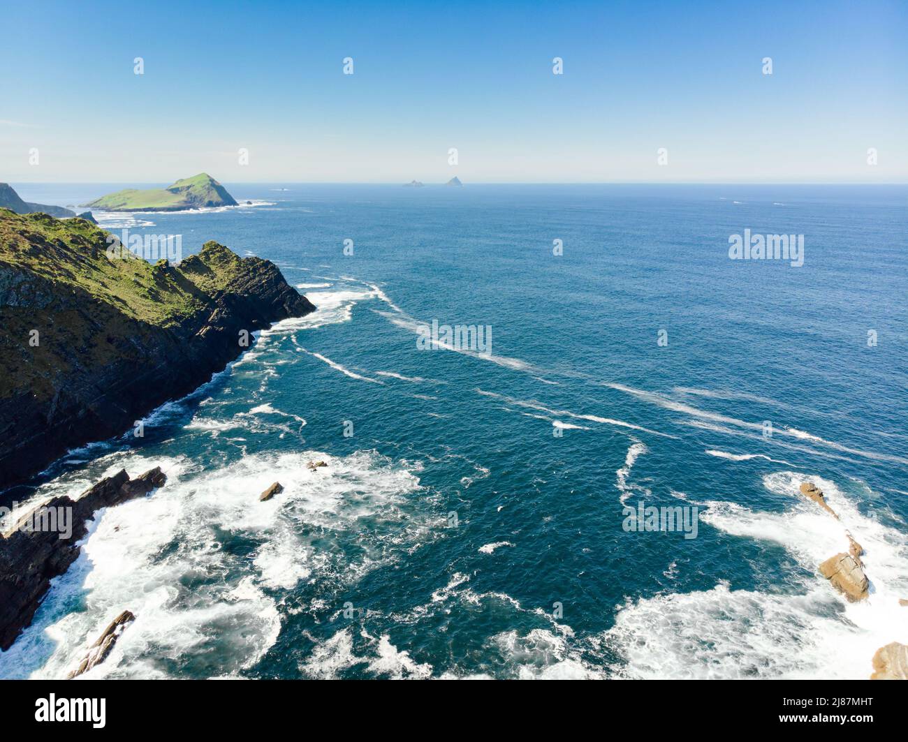 Amazing wave lashed Kerry Cliffs, widely accepted as the most ...