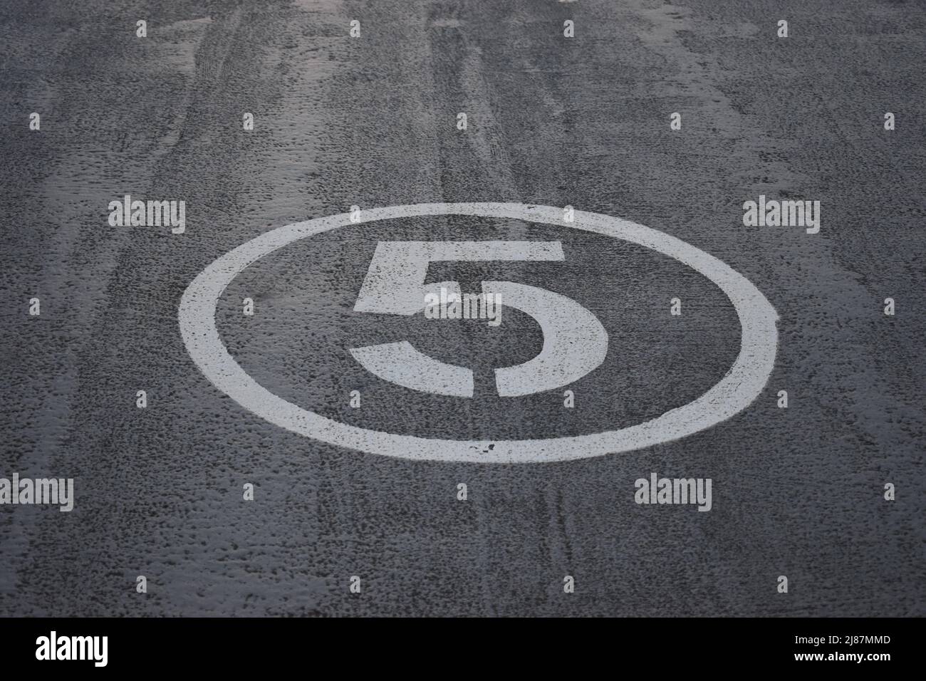 Digits in a circle series hi-res stock photography and images - Alamy