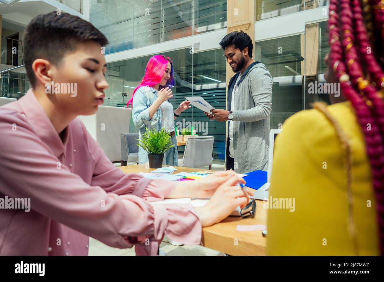 People having fun in library hi-res stock photography and images - Alamy