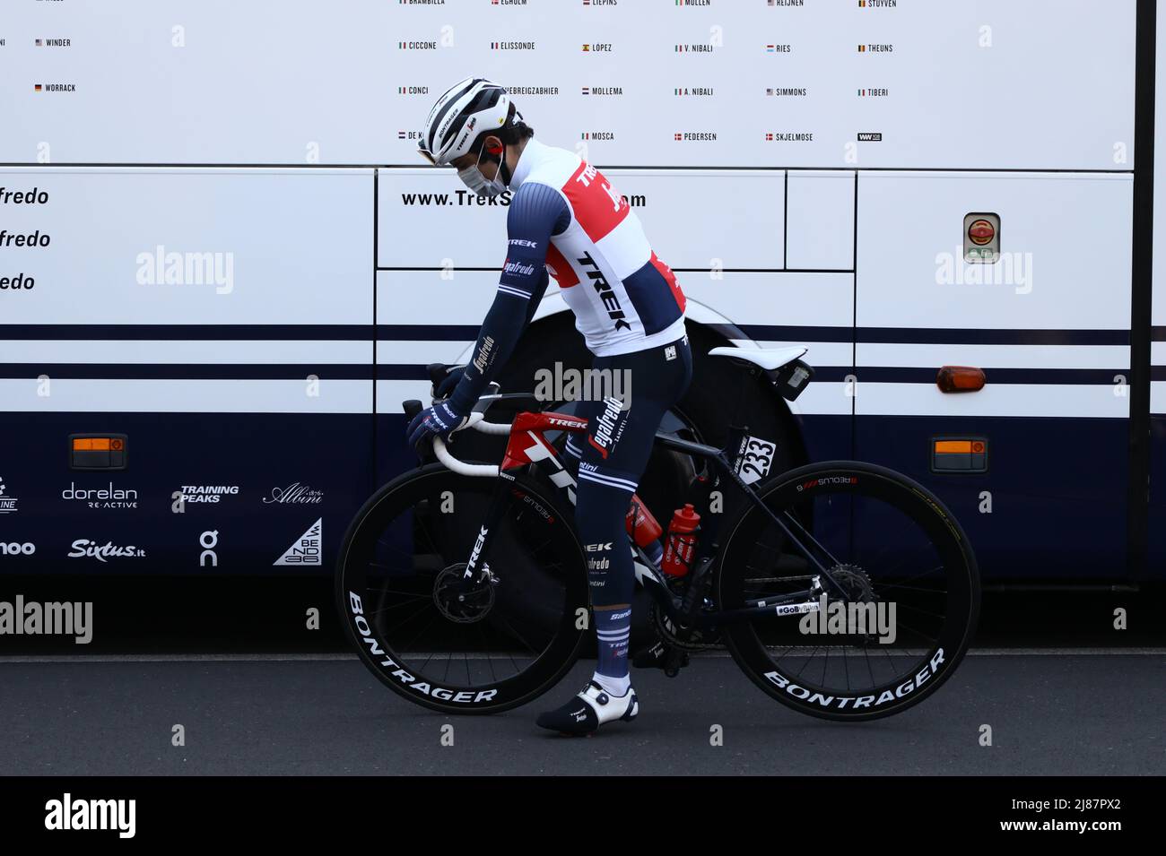 Corsa ciclistica hi-res stock photography and images - Alamy