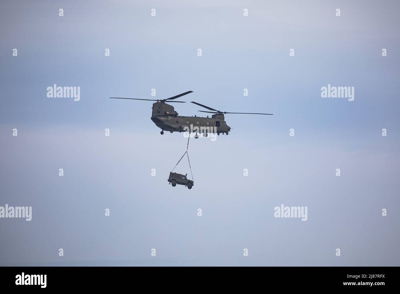 Views from Yelland Quay in North Devon as military Chinook exercise ...