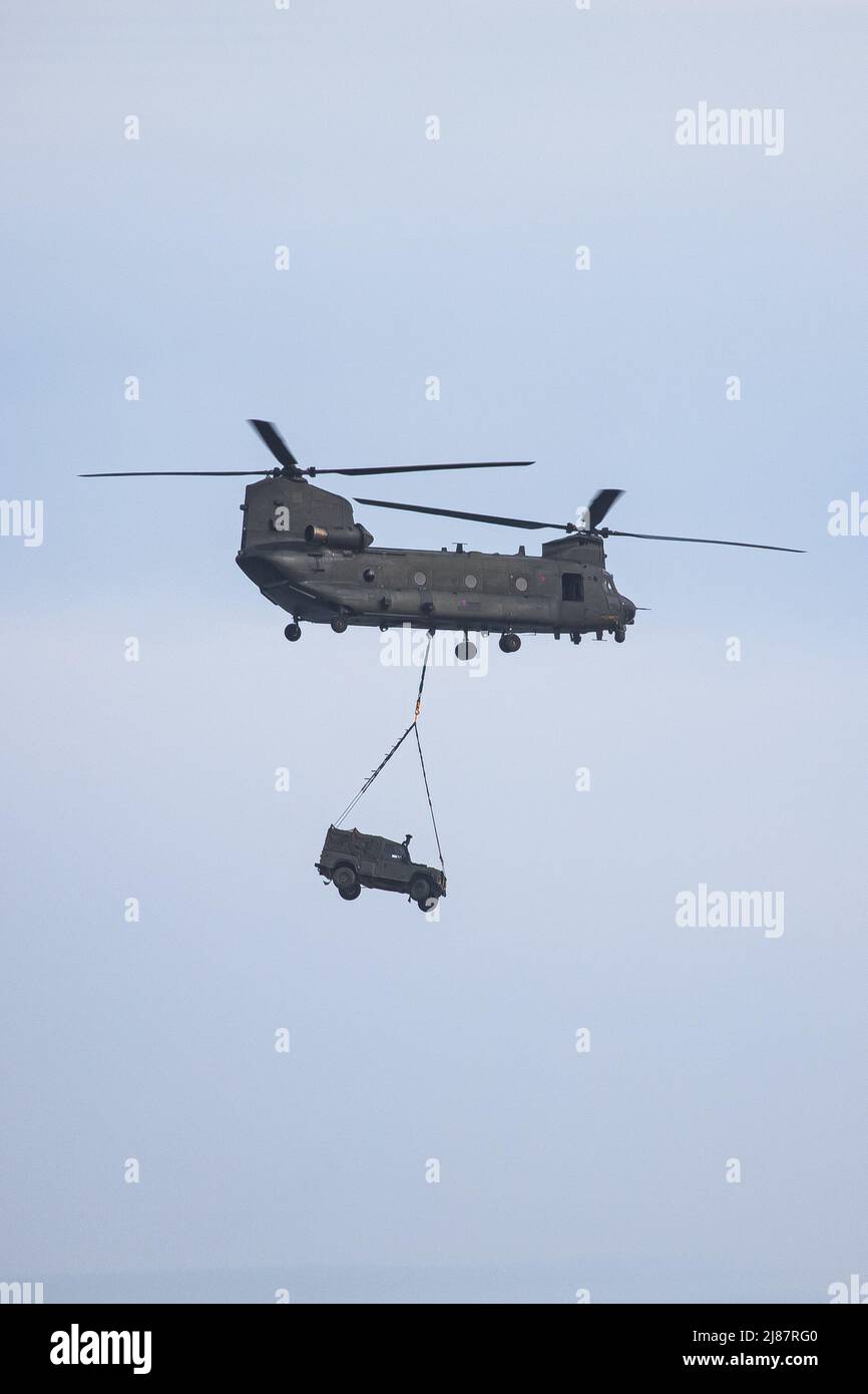 Views from Yelland Quay in North Devon as military Chinook exercise ...