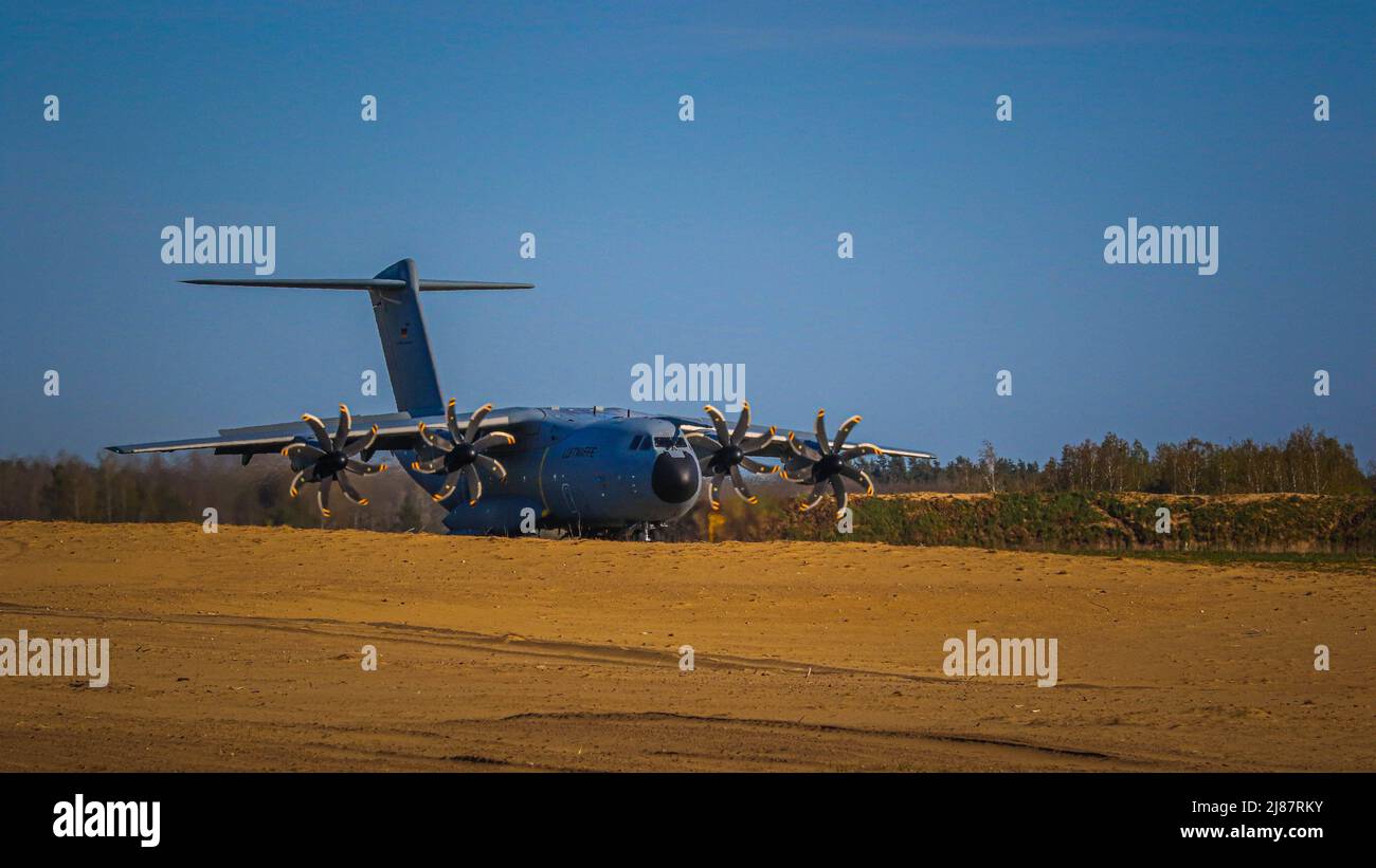 A German Air Force Airbus A400M completed a short-field landing ...