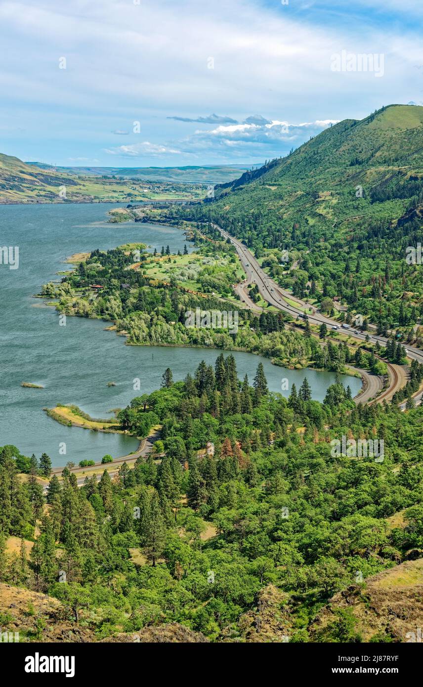 Rolling hills of the columbia river gorge hi-res stock photography and ...