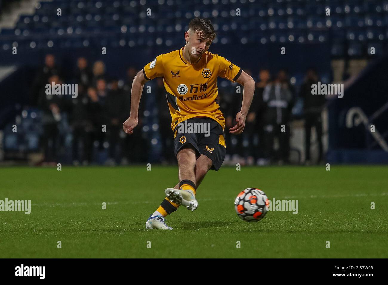 Luke Cundle #39 of Wolverhampton Wanderers misses his penalty Stock ...