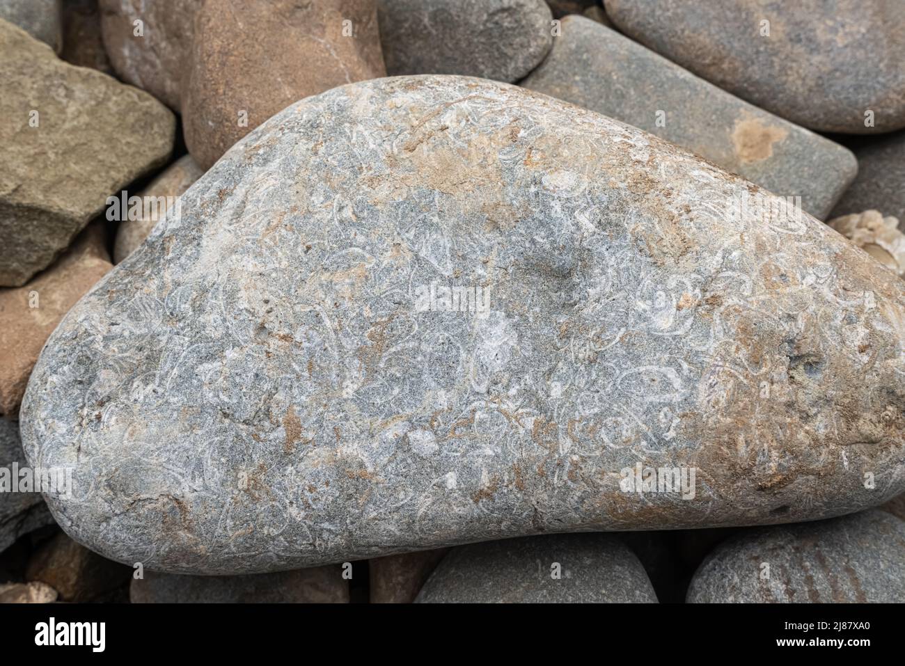 Large dark gray rock hi-res stock photography and images - Alamy