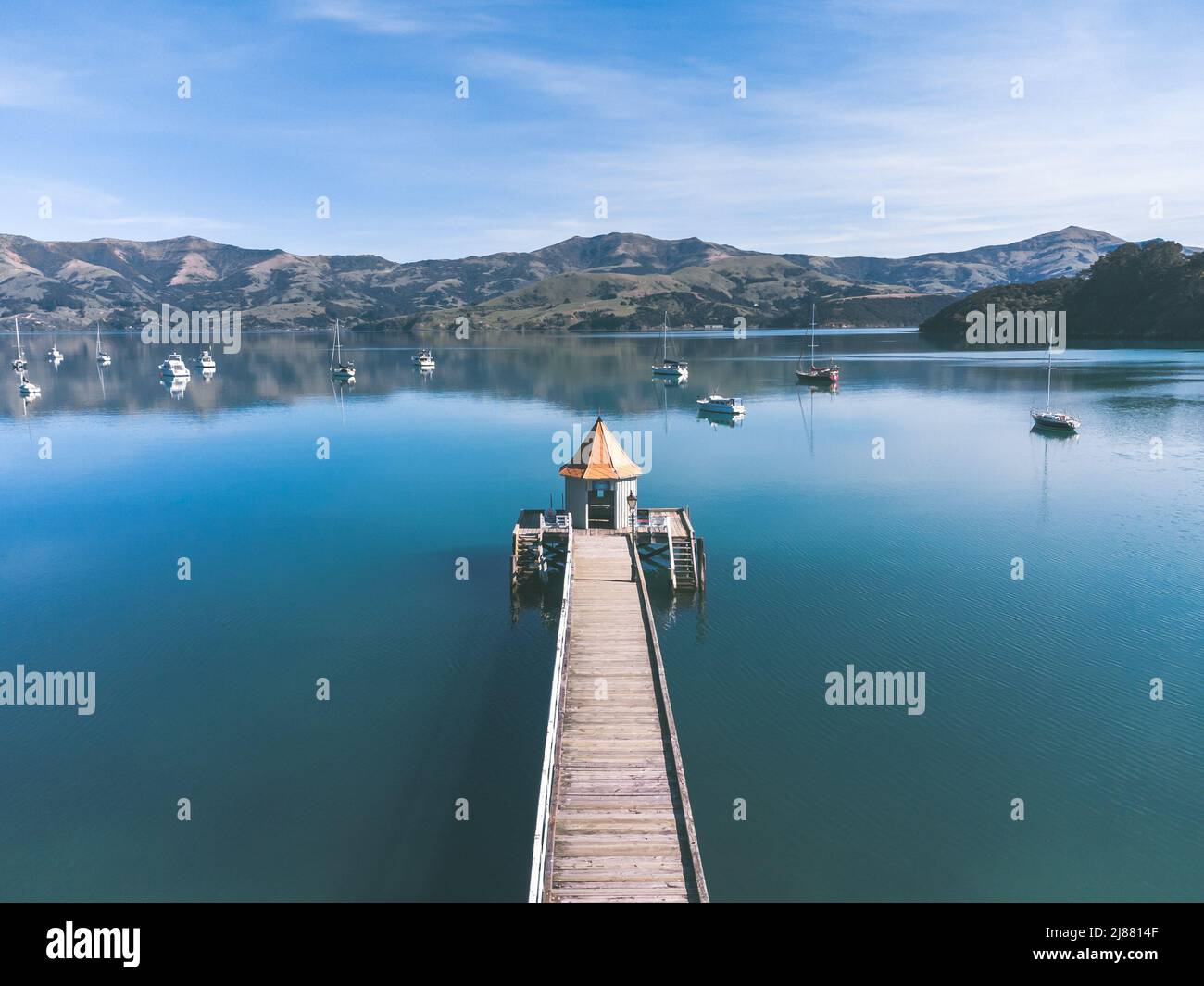 On the road to akaroa on the road to akaroa hi-res stock photography ...