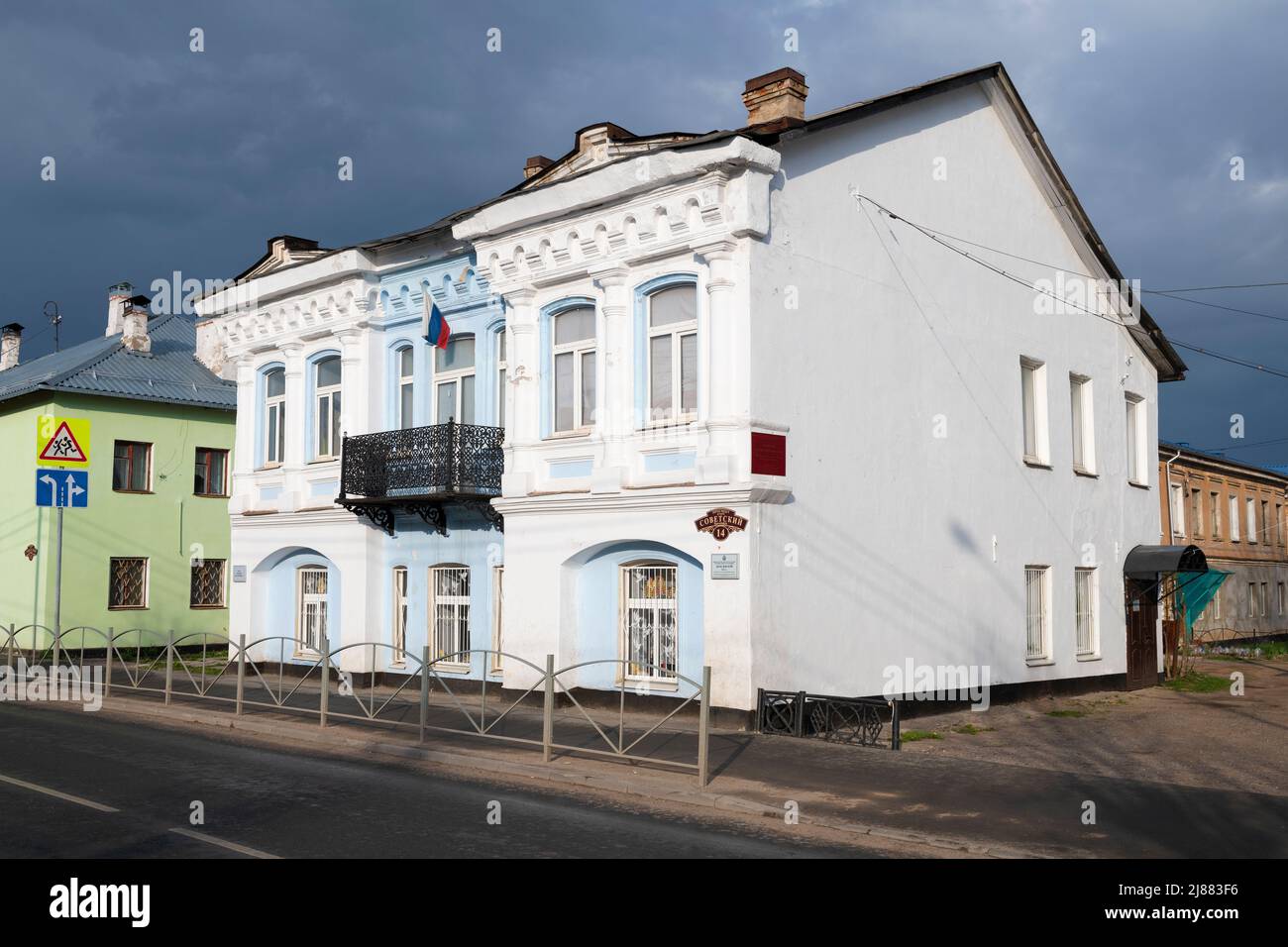 SOLTSY, RUSSIA - MAY 07, 2022: Old residential building of the XIX ...