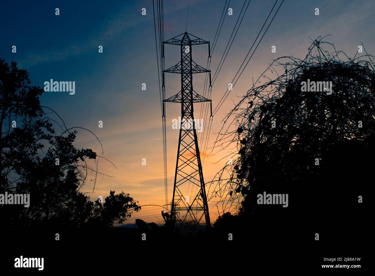 Power lines silhouette hi-res stock photography and images - Alamy