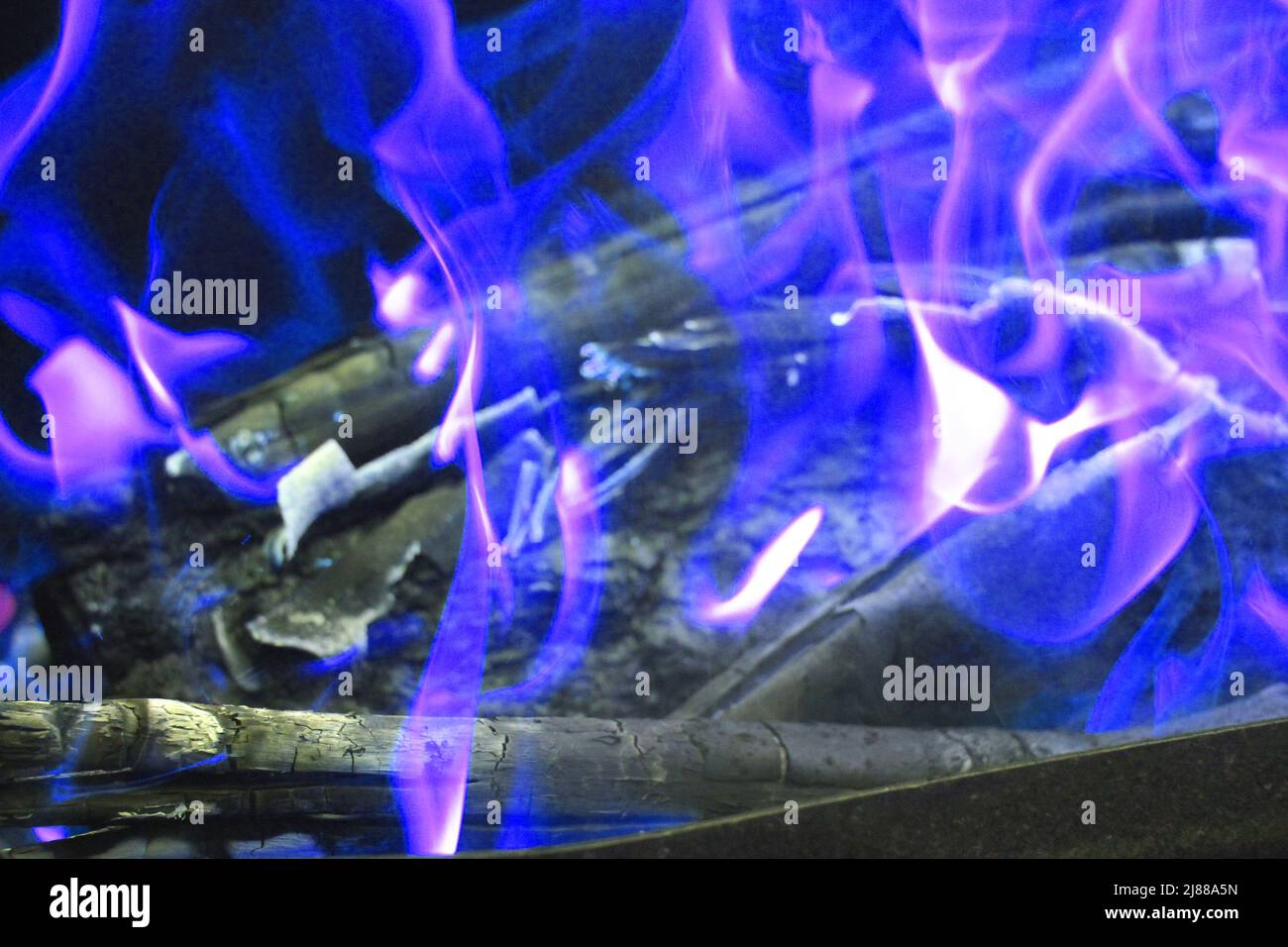 Ash smoldering in dying fire hi-res stock photography and images - Alamy