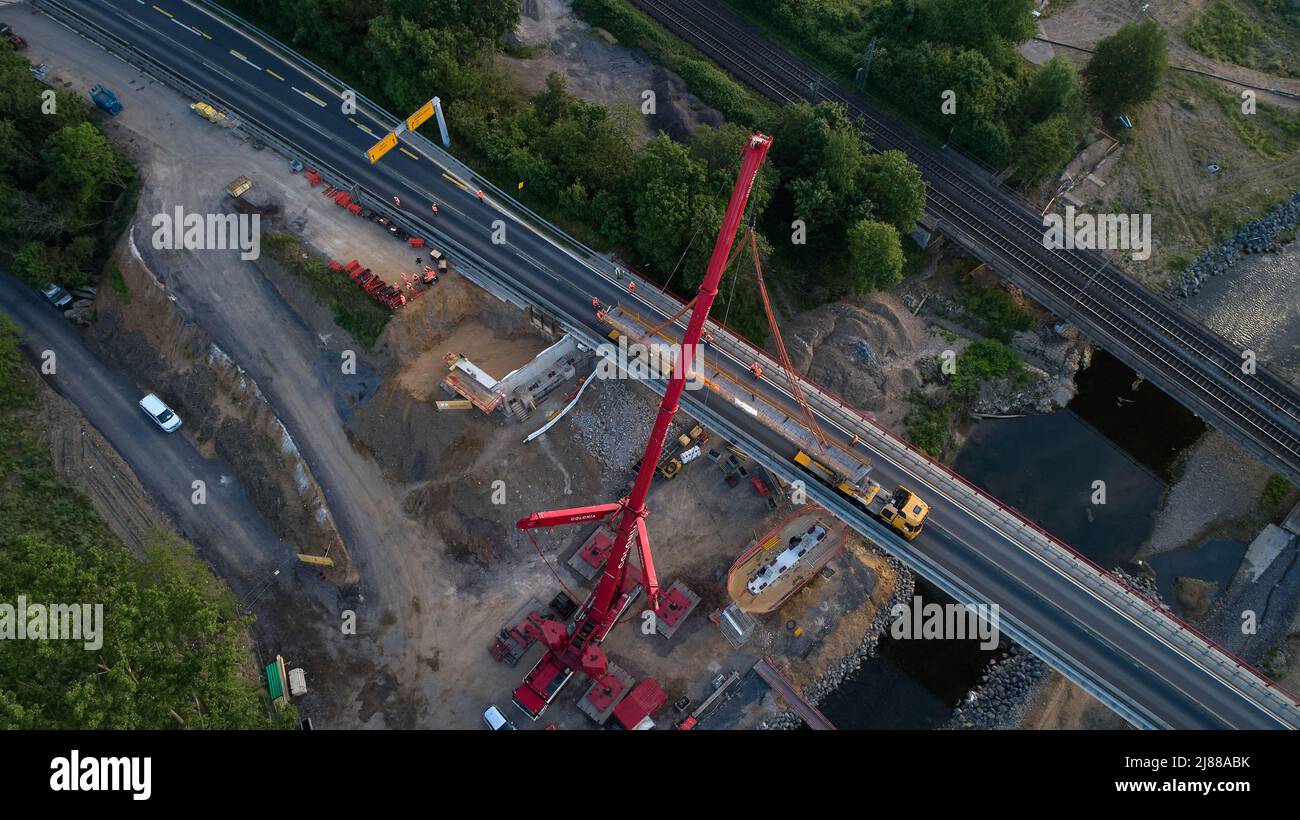 Sinzig, Germany. 14th May, 2022. Two truck-mounted cranes have begun ...