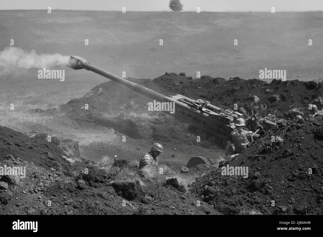 U. S. M777 Howitzers have arrived in Ukraine and are in use on the ...