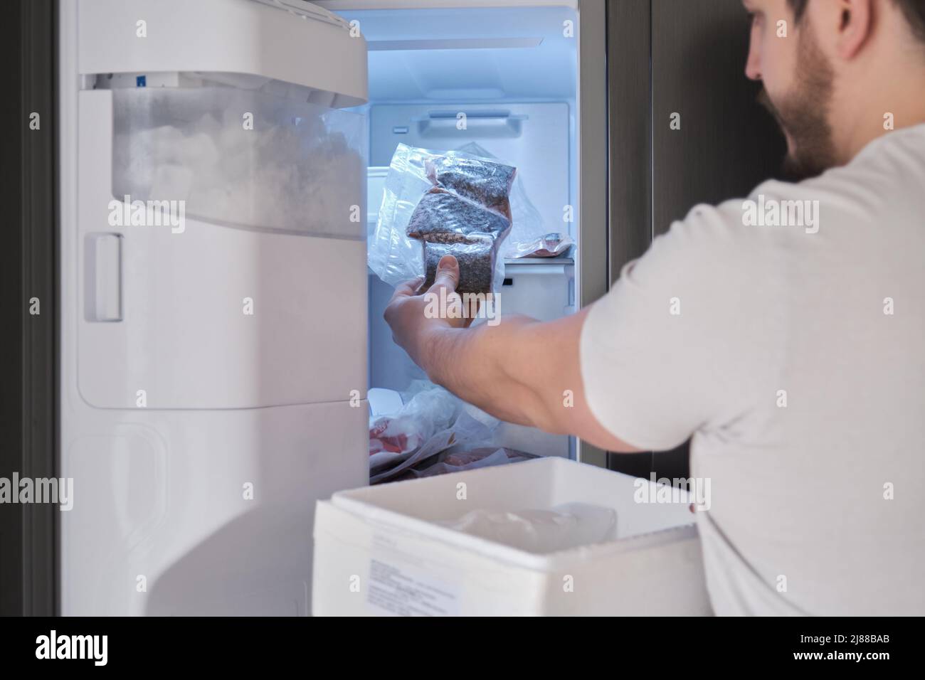 Ice delivery man hi-res stock photography and images - Alamy