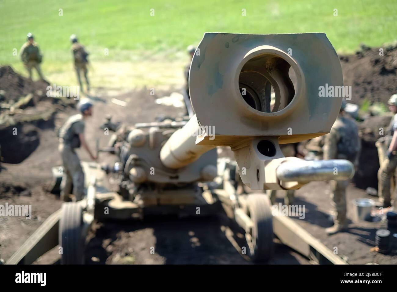 U. S. M777 Howitzers have arrived in Ukraine and are in use on the ...
