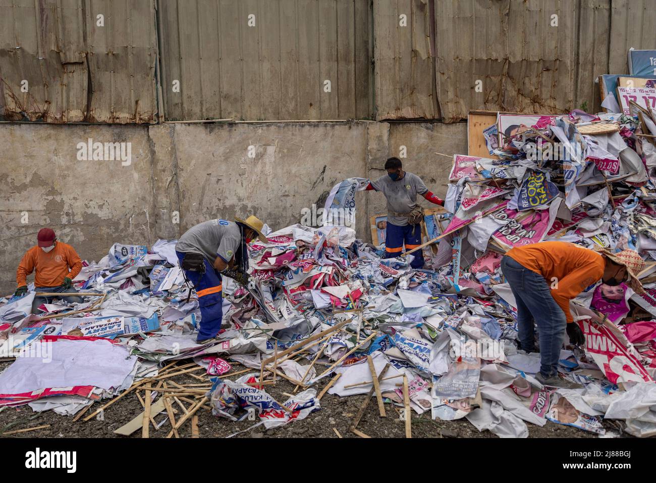 Piles of posters hi-res stock photography and images - Alamy