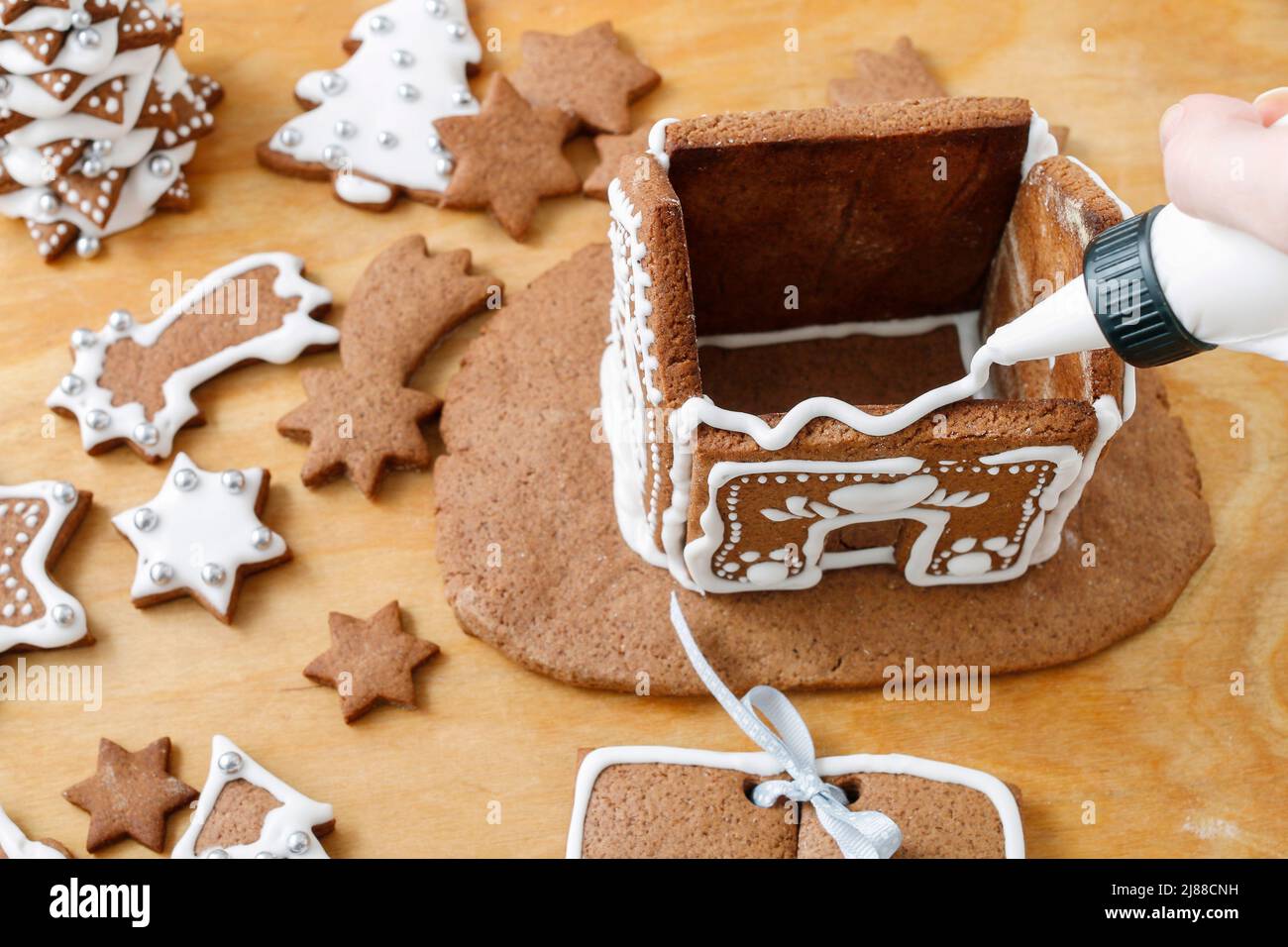 How to make gingerbread house, step by step, tutorial Stock Photo - Alamy