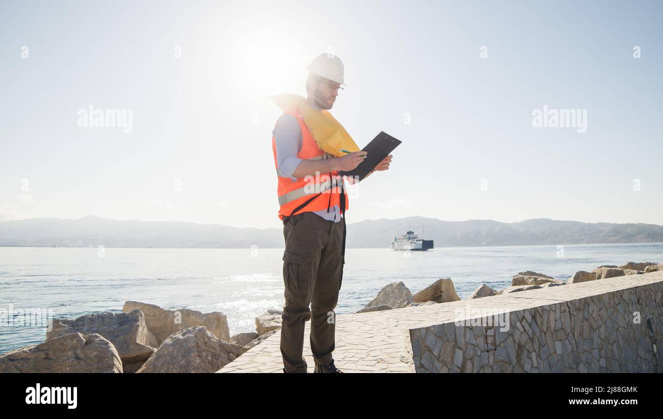 engineer takes notes on a clipboard Stock Photo - Alamy