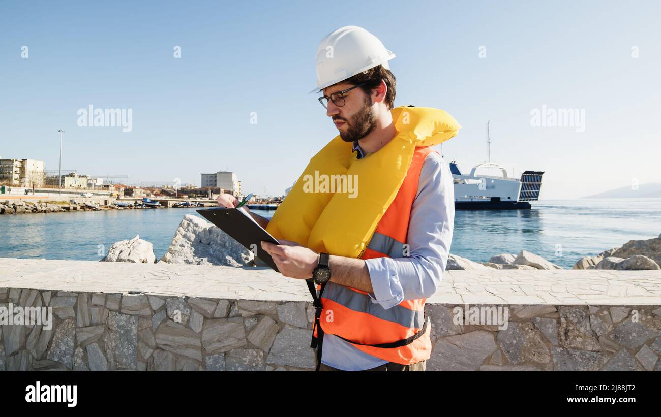 engineer takes notes on a clipboard Stock Photo - Alamy