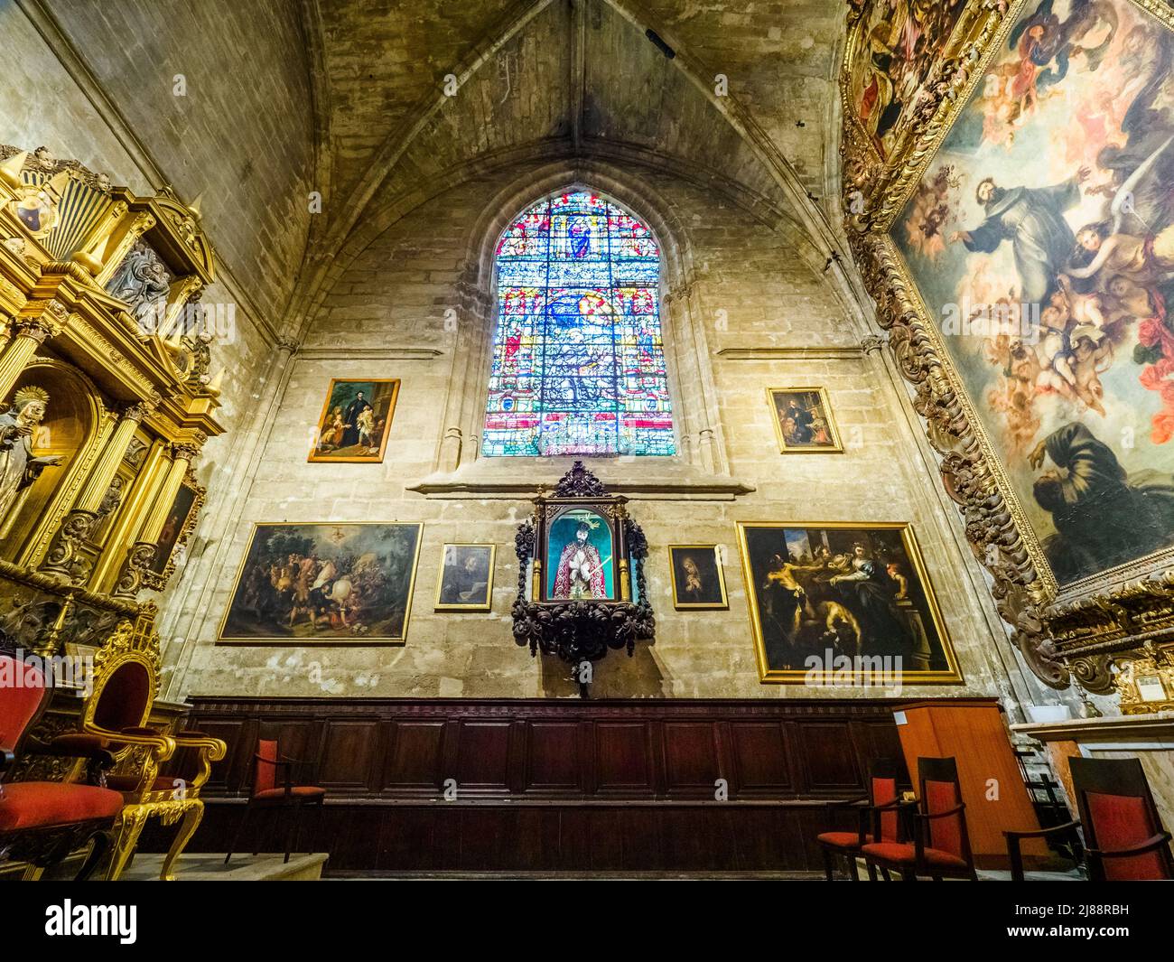 Chapel architecture inside religious cathedral hi-res stock photography ...