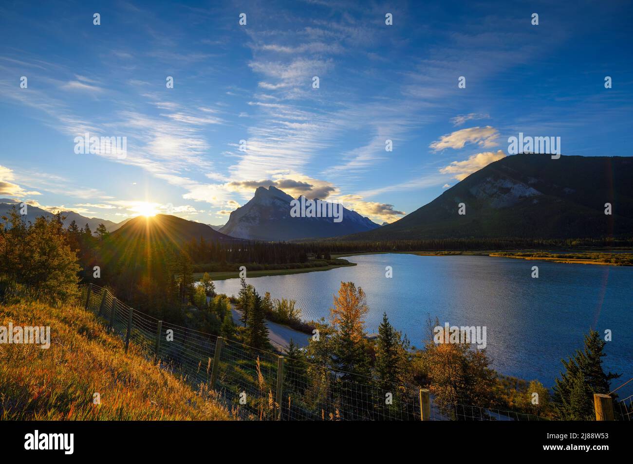 Sunrise above Vermilion Lakes in Banff National Park, Canada Stock ...