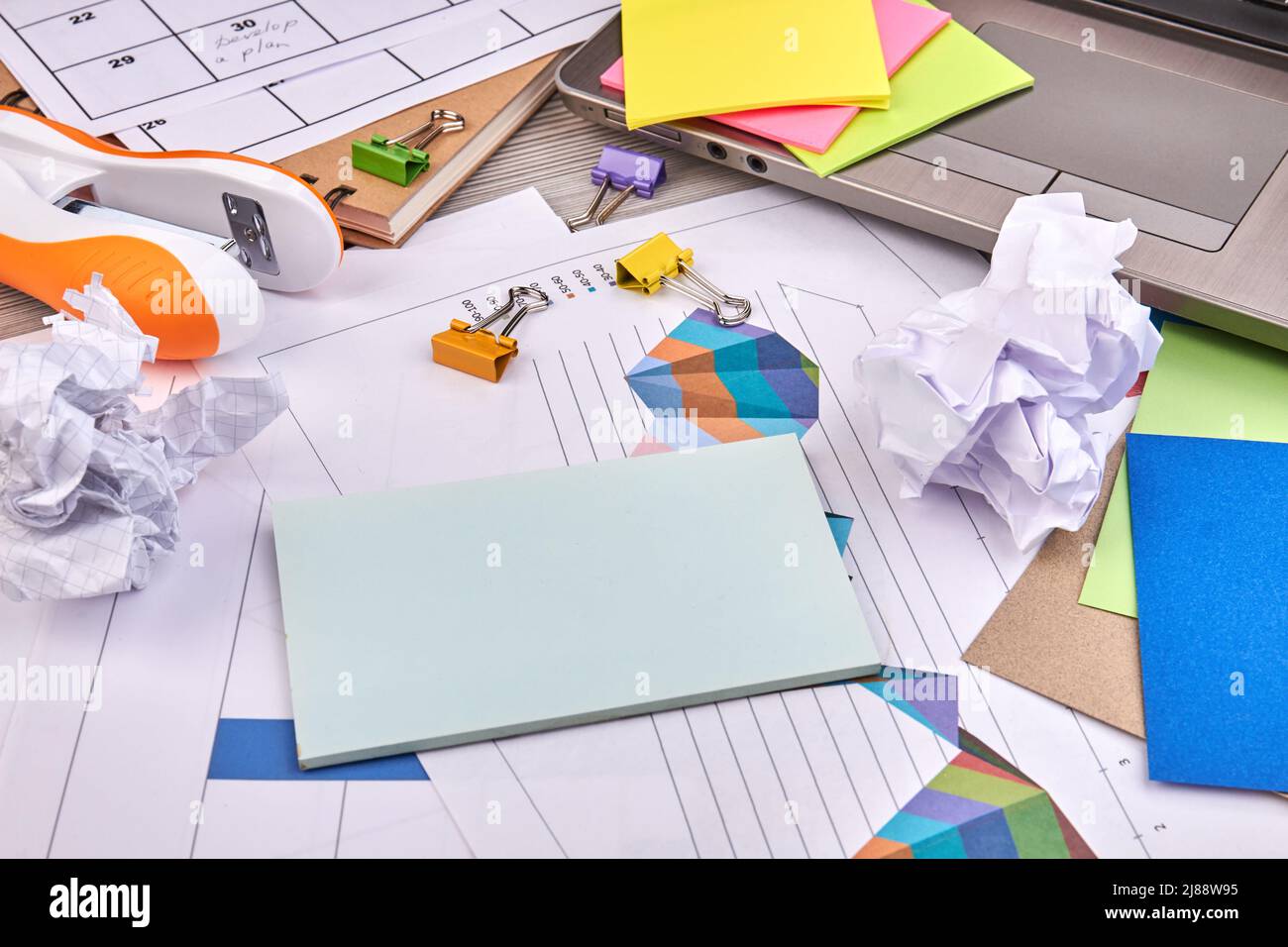 Close-up many office stuff on the desk. Blank note for copy space Stock ...