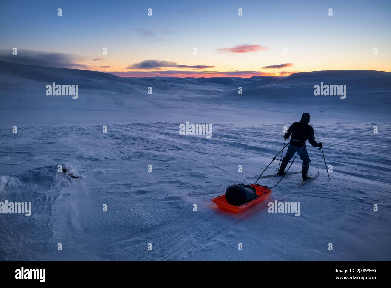 Dusk descending hi-res stock photography and images - Alamy