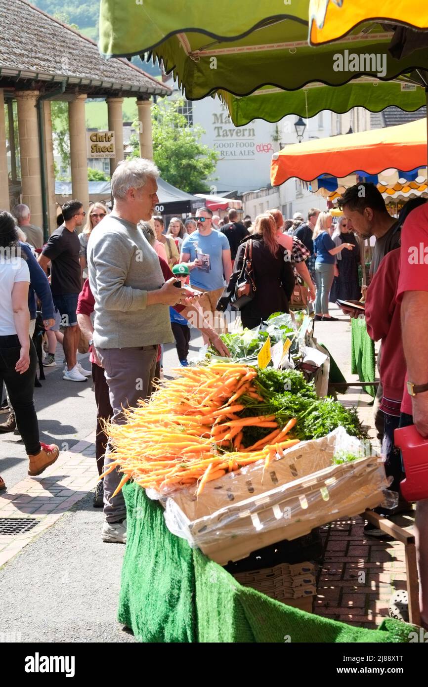 Stroud, UK. 14th May, 2022. Stroud Market draws in the Crowds on a ...