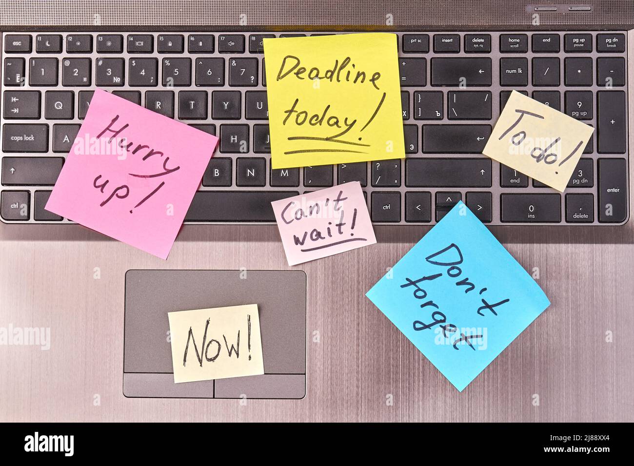 Computer post it notes hi-res stock photography and images - Alamy