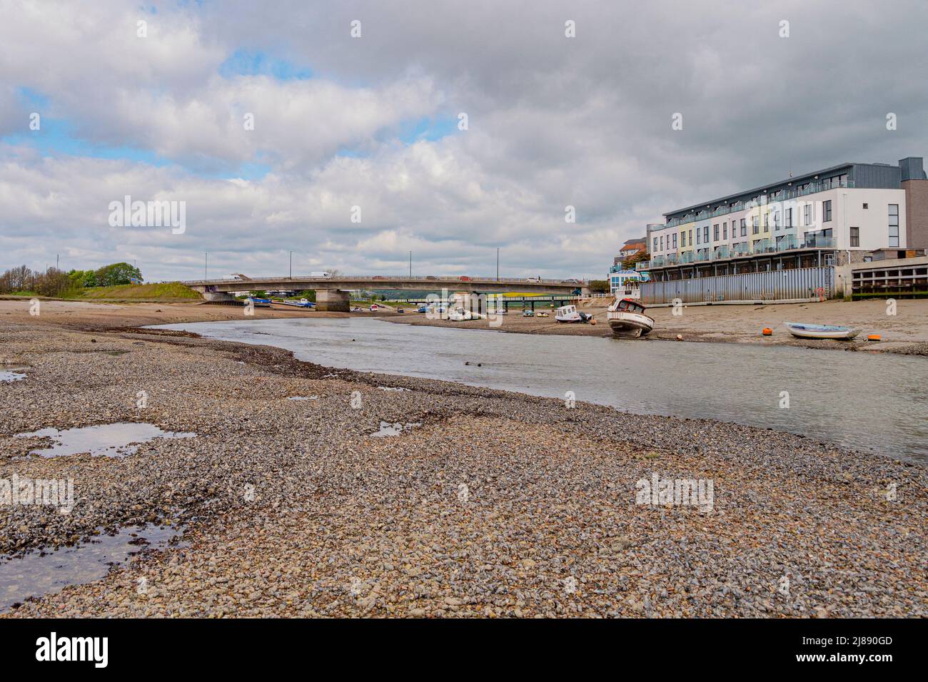 Riverbed shingle hi-res stock photography and images - Alamy