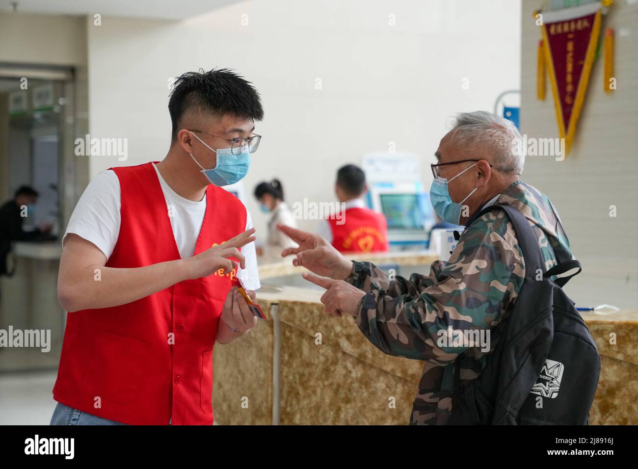 Sign language interpreter hospital hi-res stock photography and images ...