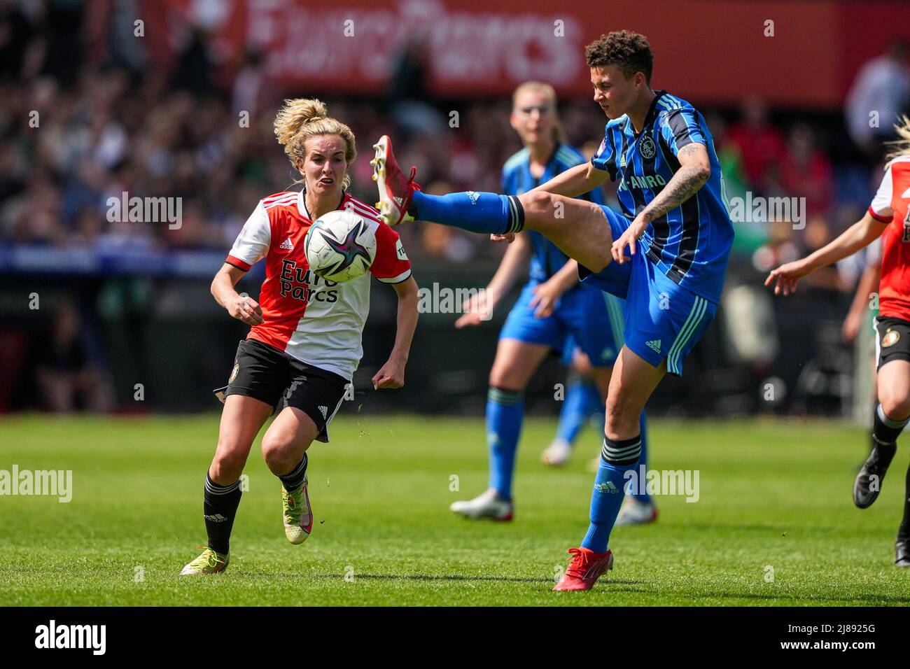 Rotterdam - Maxime Bennink of Feyenoord V1, Kay-Lee de Sanders of Ajax ...