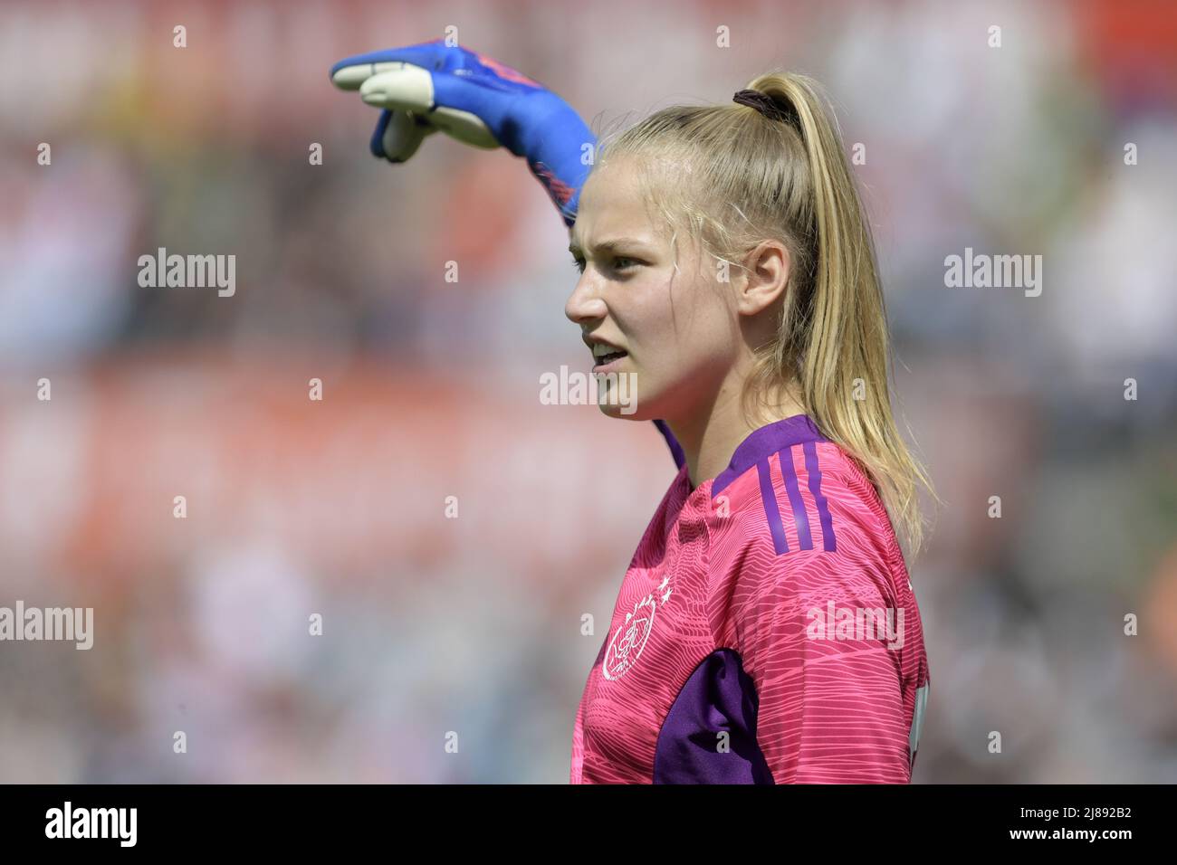 Goalkeeper regina van eijk hi-res stock photography and images - Alamy
