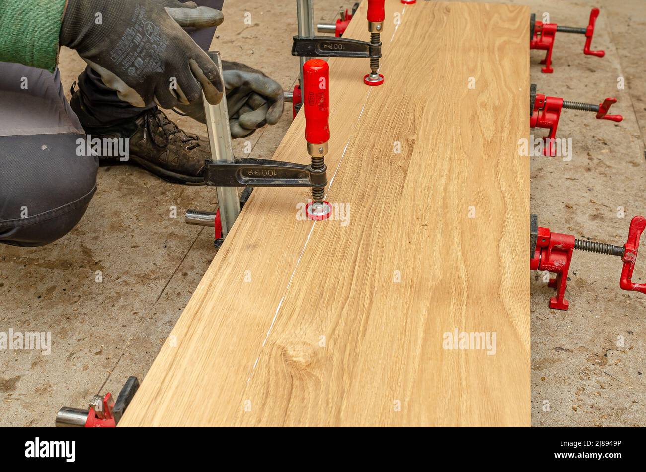 Carpenter markings hi-res stock photography and images - Alamy