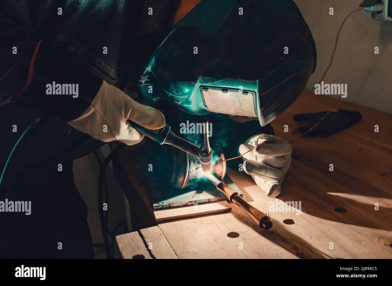 Master welding hi-res stock photography and images - Alamy