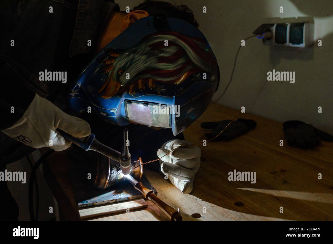 Master welding hi-res stock photography and images - Alamy