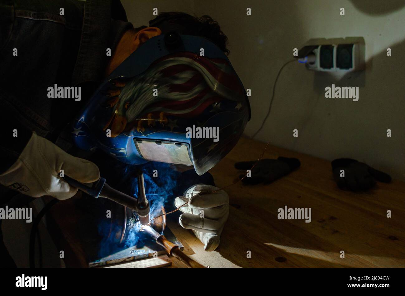 Master welding hi-res stock photography and images - Alamy