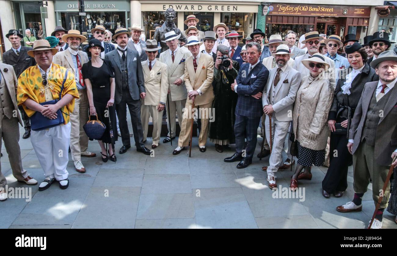 Group of flaneurs hi-res stock photography and images - Alamy