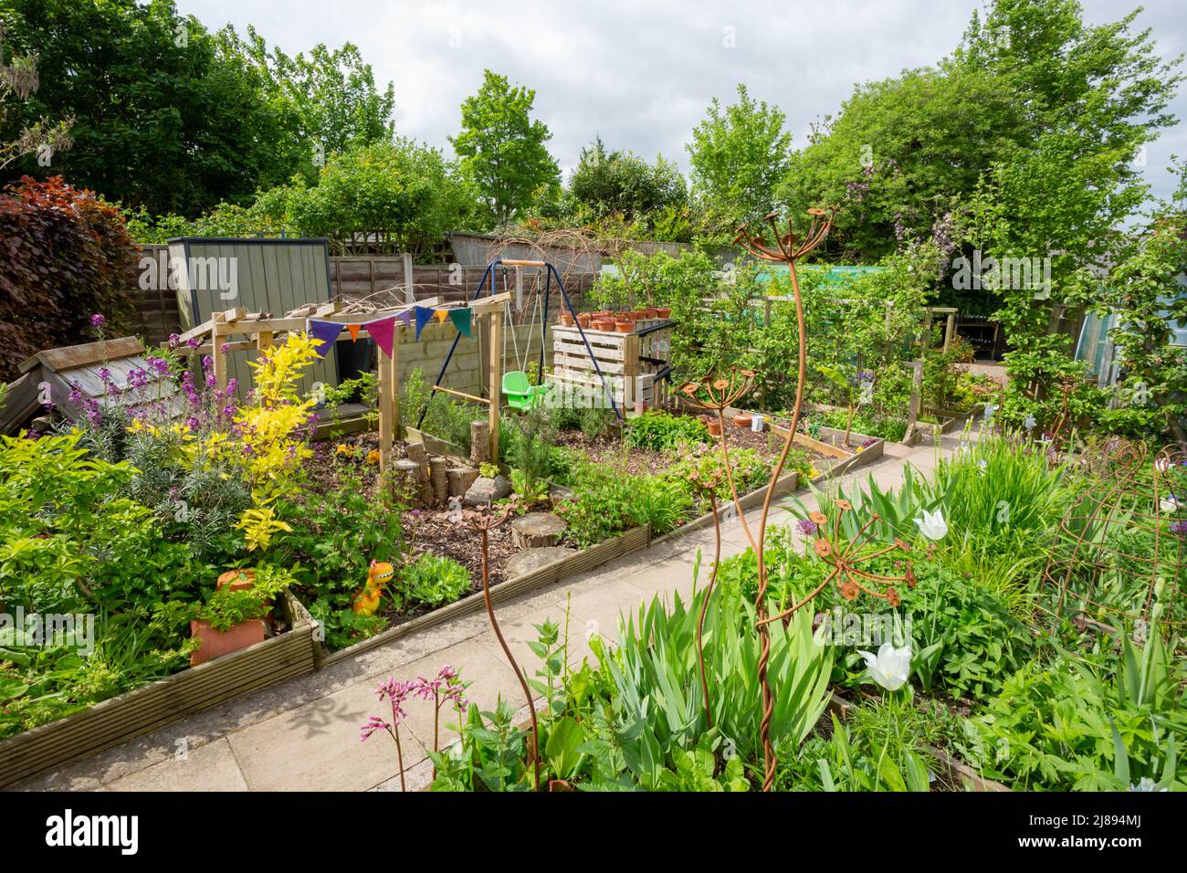 Typical uk house garden hi-res stock photography and images - Alamy