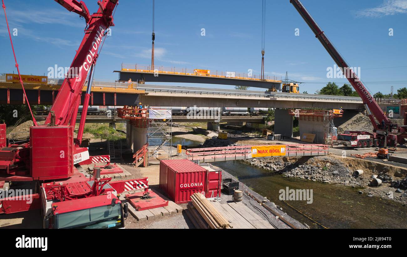 Sinzig, Germany. 14th May, 2022. Two truck-mounted cranes have begun ...