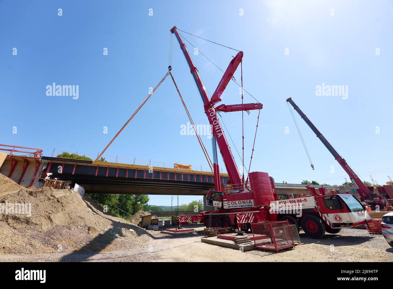 Sinzig, Germany. 14th May, 2022. Two truck-mounted cranes have begun ...