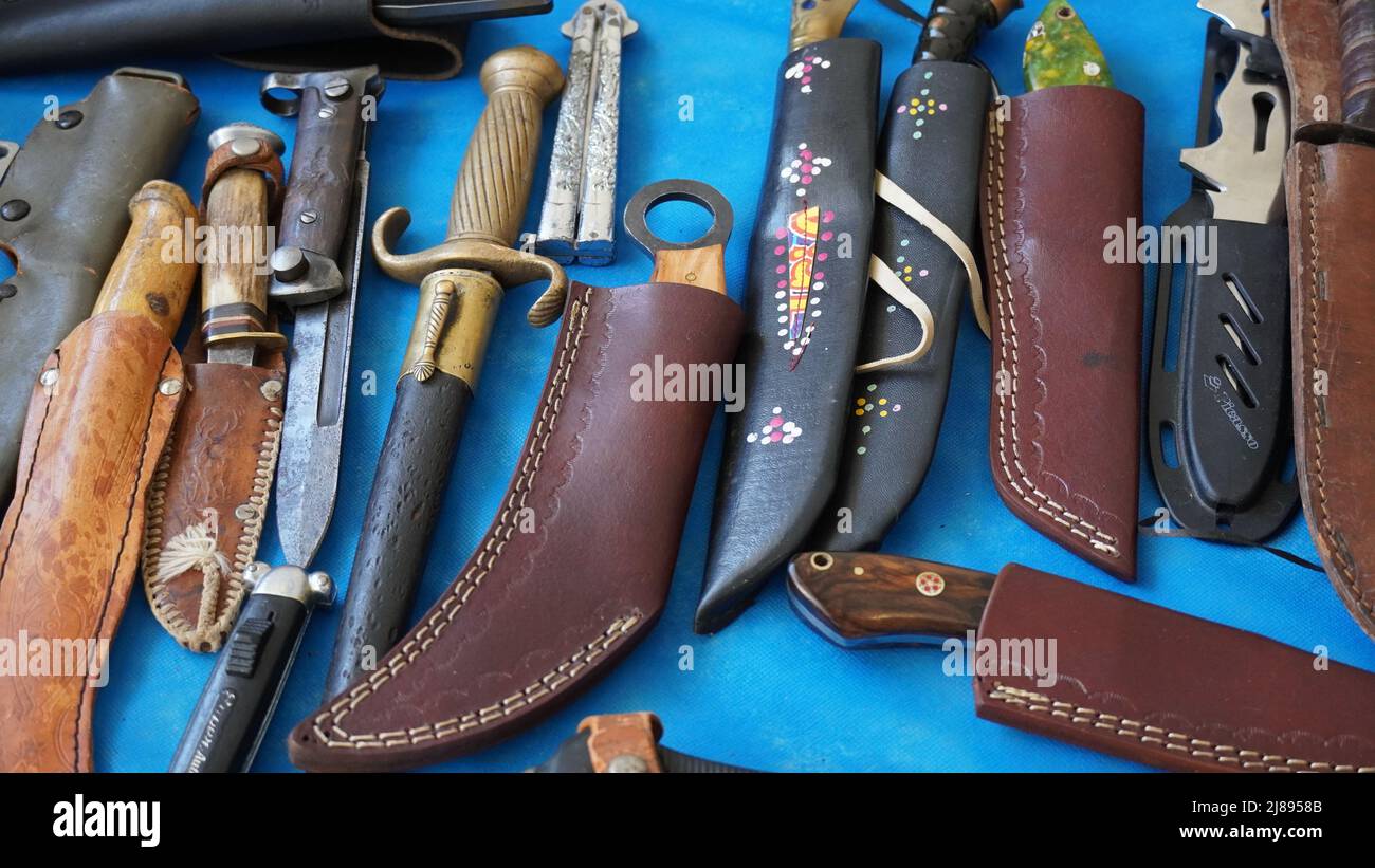 Cold steel weapons - Bayonets, dirks, daggers, stilettos, cutlasses ...