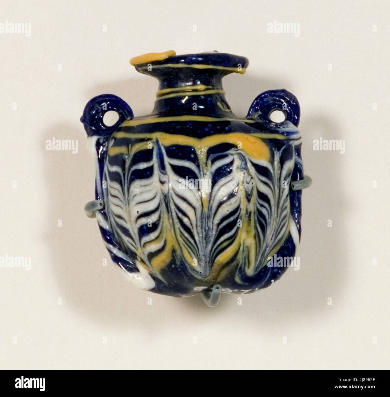 Glass lentoid aryballos hi-res stock photography and images - Alamy