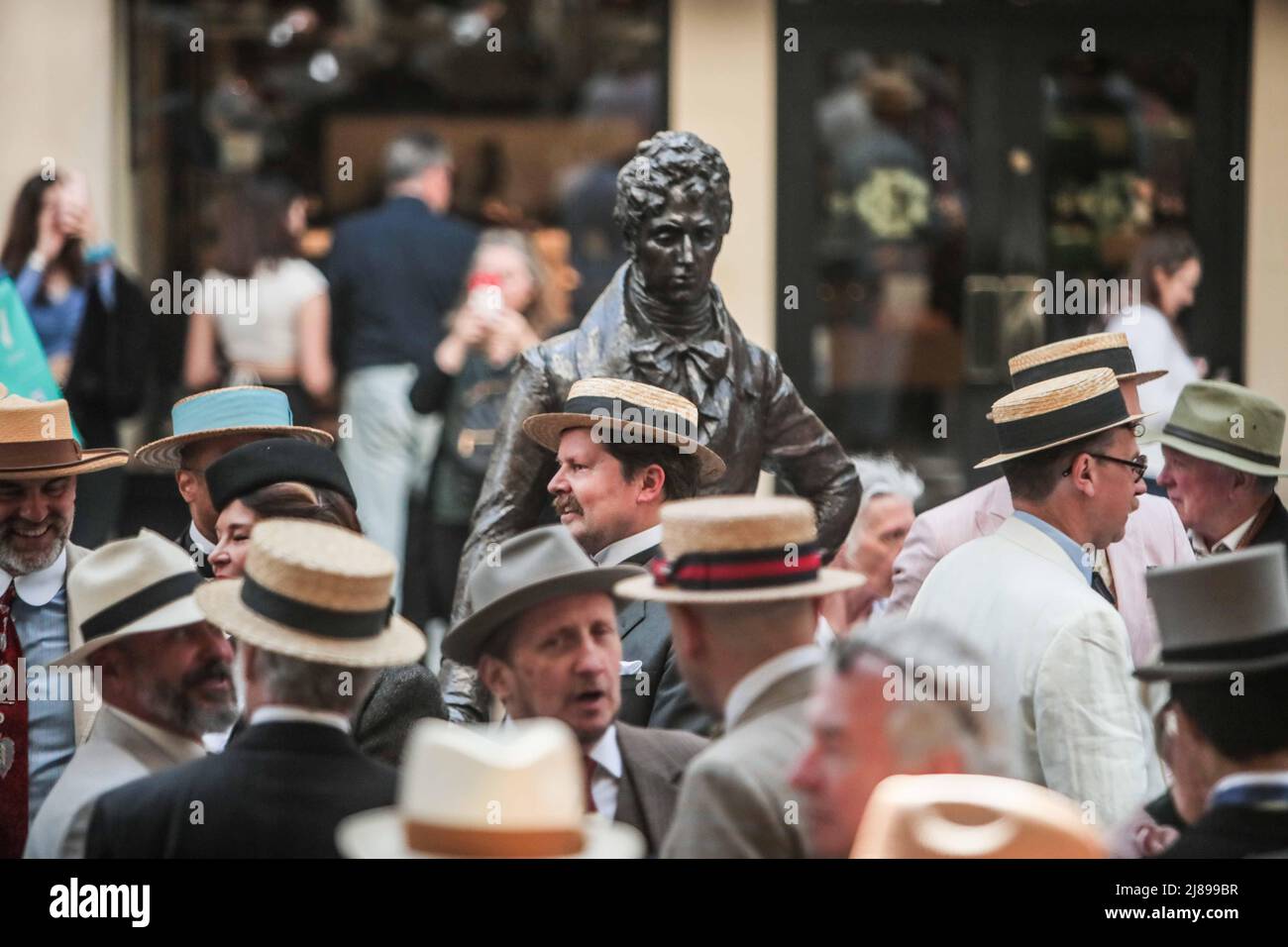 Beau brumel statue hi-res stock photography and images - Alamy
