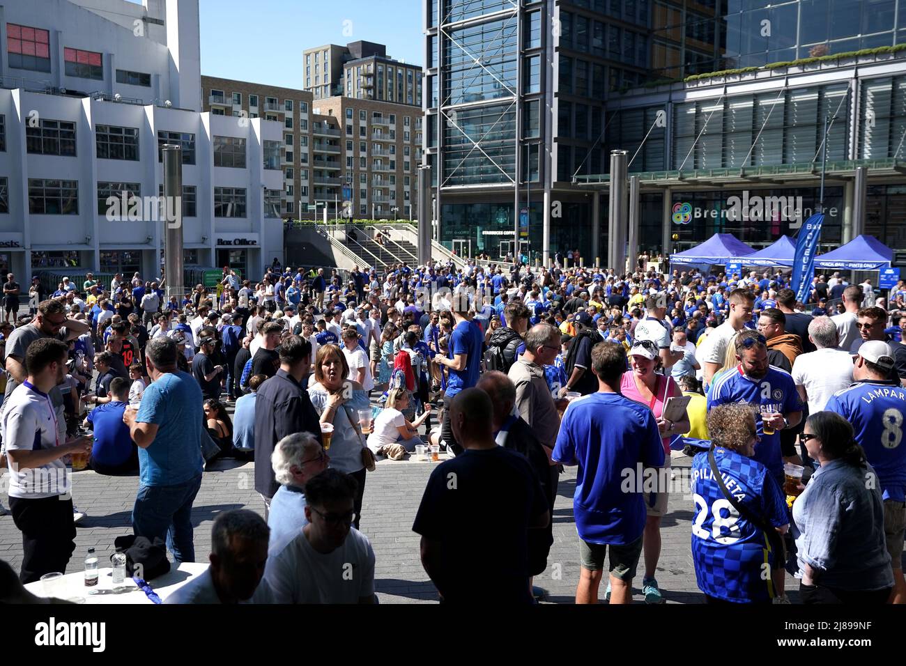 Wembley stadium final 2022 fan hi-res stock photography and images - Alamy