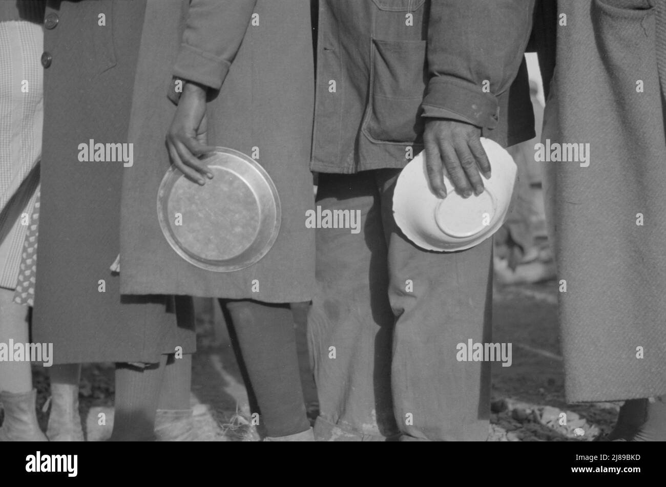 Great depression queue 1930s hi-res stock photography and images - Alamy