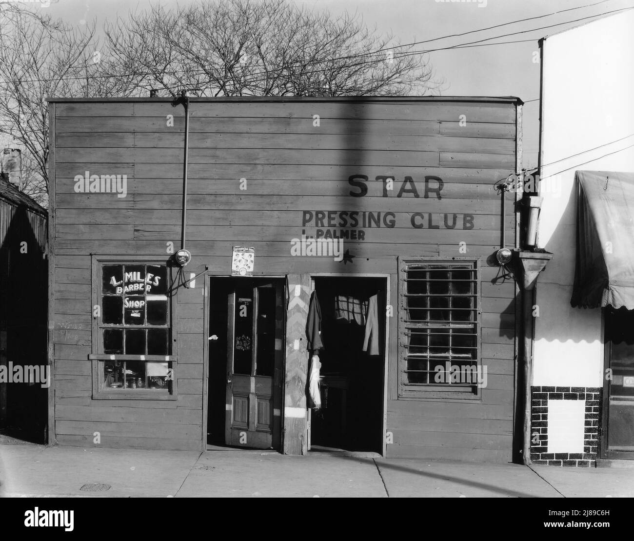 Store fronts 1930s hi-res stock photography and images - Alamy